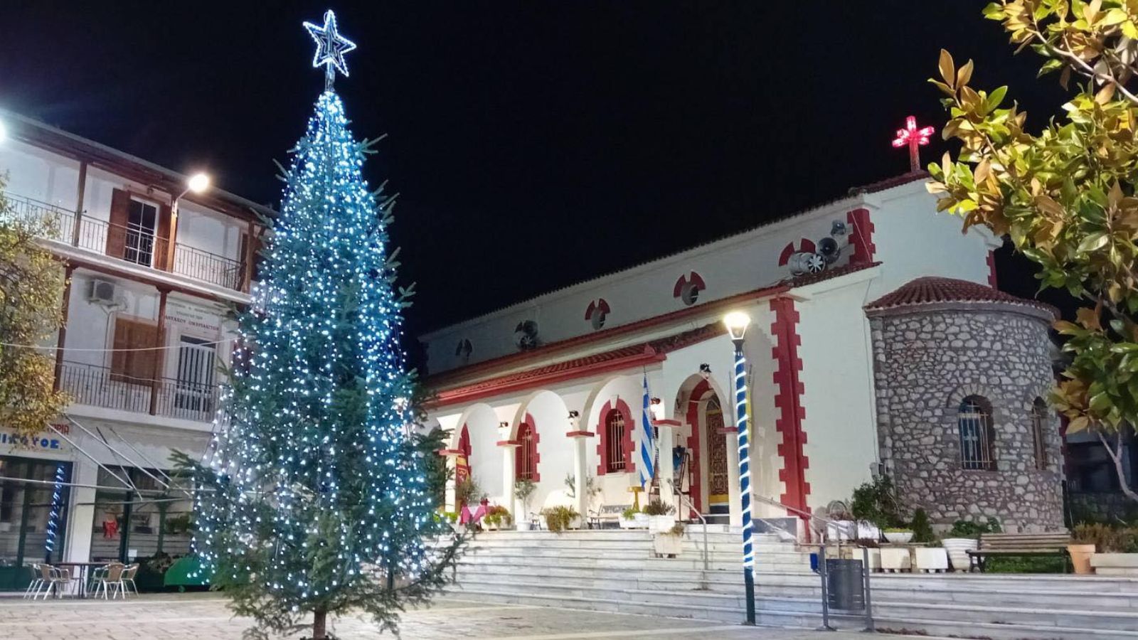 Φωταγώγηση του Χριστουγεννιάτικου Δέντρου στην Ομβριακή